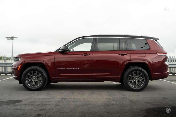 Sarkans Jeep Grand Cherokee 2021 Viļņa, ar dzinēja tilpumu 3.60 L un nobraukumu 62 tūkst. km par 44000 €, foto 2 vietnē AUTOMOTO.COM.LV