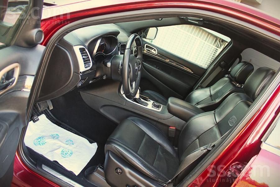 Red Jeep Grand Cherokee 2021 in Riga, with an engine capacity of 3.00 L and mileage of 0 thousand km for 21850 €, photo 17 on AUTOMOTO.COM.LV