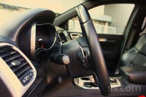 Red Jeep Grand Cherokee 2021 in Riga, with an engine capacity of 3.00 L and mileage of 0 thousand km for 21850 €, photo 18 on AUTOMOTO.COM.LV