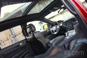 Red Jeep Grand Cherokee 2021 in Riga, with an engine capacity of 3.00 L and mileage of 0 thousand km for 21850 €, photo 23 on AUTOMOTO.COM.LV
