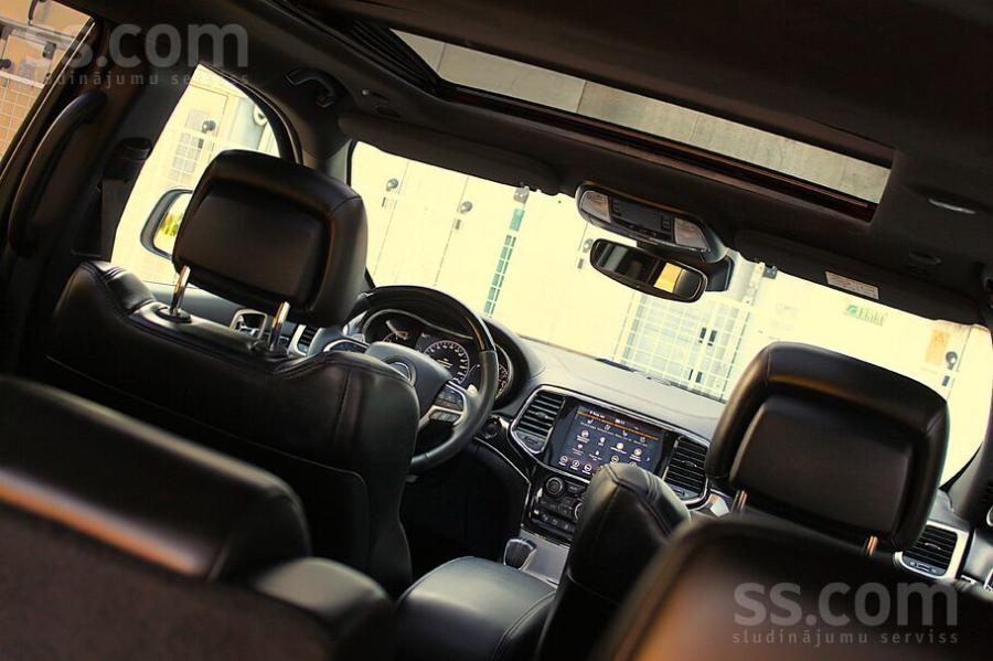 Red Jeep Grand Cherokee 2021 in Riga, with an engine capacity of 3.00 L and mileage of 0 thousand km for 21850 €, photo 32 on AUTOMOTO.COM.LV