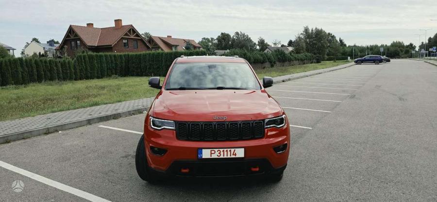 Red Jeep Grand Cherokee 2021 in Klaipeda, with an engine capacity of 3.60 L and mileage of 124 thousand km for 21000 €, photo 3 on AUTOMOTO.COM.LV