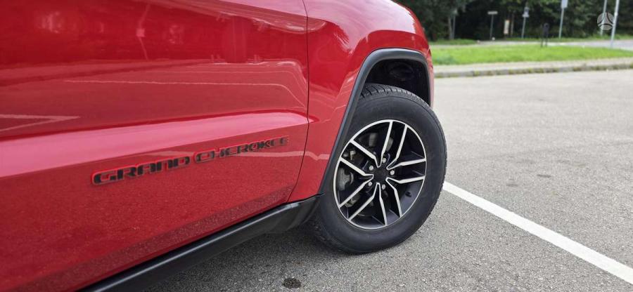 Red Jeep Grand Cherokee 2021 in Klaipeda, with an engine capacity of 3.60 L and mileage of 124 thousand km for 21000 €, photo 8 on AUTOMOTO.COM.LV