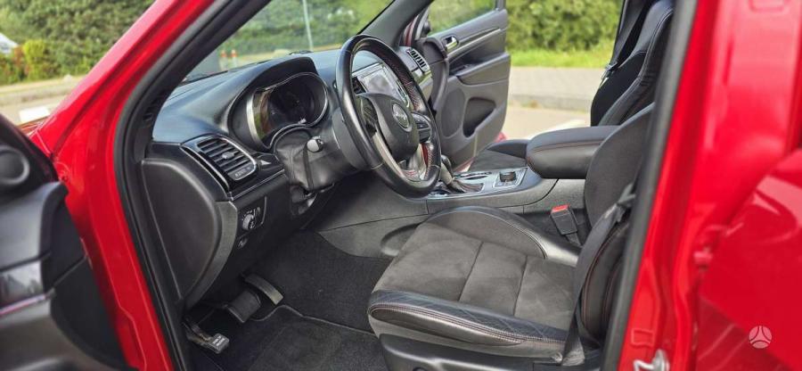 Red Jeep Grand Cherokee 2021 in Klaipeda, with an engine capacity of 3.60 L and mileage of 124 thousand km for 21000 €, photo 23 on AUTOMOTO.COM.LV