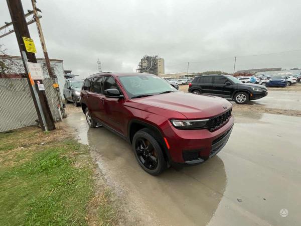 Red Jeep Grand Cherokee 2022 in Ukmerge, with an engine capacity of 3.60 L and mileage of 89 thousand km for 21990 €, photo 1 on AUTOMOTO.COM.LV