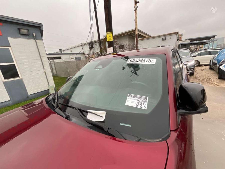 Red Jeep Grand Cherokee 2022 in Ukmerge, with an engine capacity of 3.60 L and mileage of 89 thousand km for 21990 €, photo 3 on AUTOMOTO.COM.LV