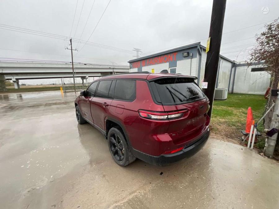 Red Jeep Grand Cherokee 2022 in Ukmerge, with an engine capacity of 3.60 L and mileage of 89 thousand km for 21990 €, photo 5 on AUTOMOTO.COM.LV