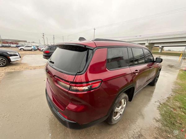 Red Jeep Grand Cherokee 2022 in Ukmerge, with an engine capacity of 3.60 L and mileage of 89 thousand km for 21990 €, photo 6 on AUTOMOTO.COM.LV