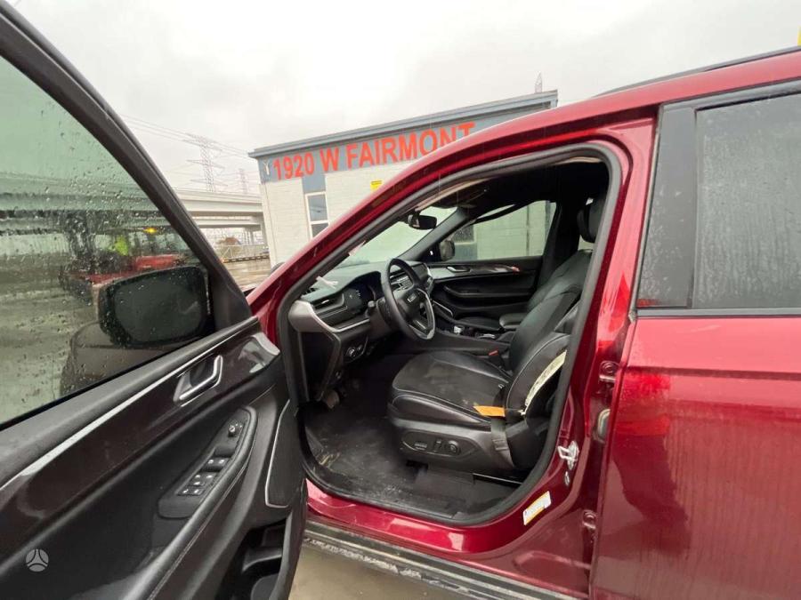 Red Jeep Grand Cherokee 2022 in Ukmerge, with an engine capacity of 3.60 L and mileage of 89 thousand km for 21990 €, photo 15 on AUTOMOTO.COM.LV