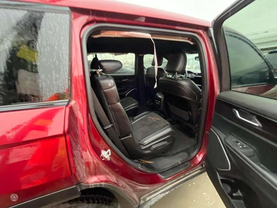 Red Jeep Grand Cherokee 2022 in Ukmerge, with an engine capacity of 3.60 L and mileage of 89 thousand km for 21990 €, photo 21 on AUTOMOTO.COM.LV