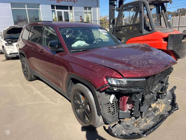 Red Jeep Grand Cherokee 2023 in Ukmerge, with an engine capacity of 3.60 L and mileage of 52 thousand km for 16490 €, photo 4 on AUTOMOTO.COM.LV