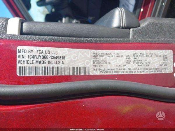 Sarkans Jeep Grand Cherokee 2023 Klaipėda, ar dzinēja tilpumu 2.00 L un nobraukumu 61 tūkst. km par 16000 €, foto 9 vietnē AUTOMOTO.COM.LV