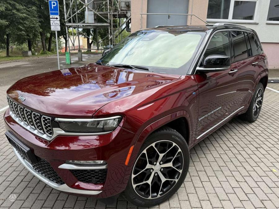 Sarkans Jeep Grand Cherokee 2023 Viļņa, ar dzinēja tilpumu 2.00 L un nobraukumu 26 tūkst. km par 39500 €, foto 3 vietnē AUTOMOTO.COM.LV