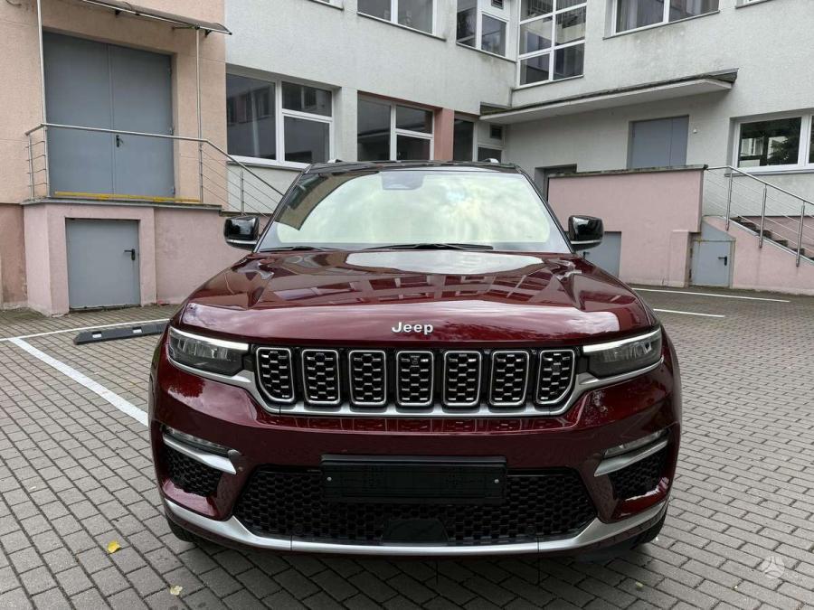 Sarkans Jeep Grand Cherokee 2023 Viļņa, ar dzinēja tilpumu 2.00 L un nobraukumu 26 tūkst. km par 39500 €, foto 4 vietnē AUTOMOTO.COM.LV