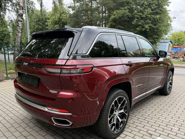 Red Jeep Grand Cherokee 2023 in Vilnius, with an engine capacity of 2.00 L and mileage of 26 thousand km for 39500 €, photo 5 on AUTOMOTO.COM.LV