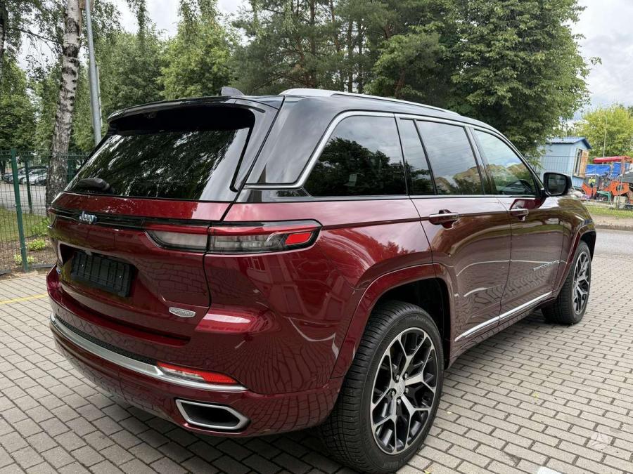 Sarkans Jeep Grand Cherokee 2023 Viļņa, ar dzinēja tilpumu 2.00 L un nobraukumu 26 tūkst. km par 39500 €, foto 6 vietnē AUTOMOTO.COM.LV