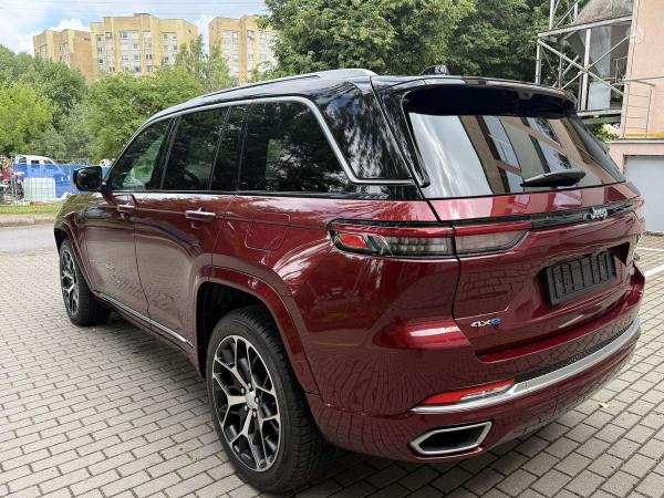 Red Jeep Grand Cherokee 2023 in Vilnius, with an engine capacity of 2.00 L and mileage of 26 thousand km for 39500 €, photo 6 on AUTOMOTO.COM.LV