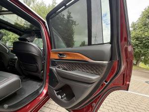 Sarkans Jeep Grand Cherokee 2023 Viļņa, ar dzinēja tilpumu 2.00 L un nobraukumu 26 tūkst. km par 39500 €, foto 23 vietnē AUTOMOTO.COM.LV