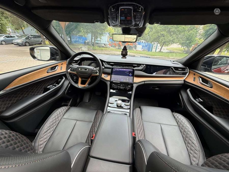 Sarkans Jeep Grand Cherokee 2023 Viļņa, ar dzinēja tilpumu 2.00 L un nobraukumu 26 tūkst. km par 39500 €, foto 28 vietnē AUTOMOTO.COM.LV