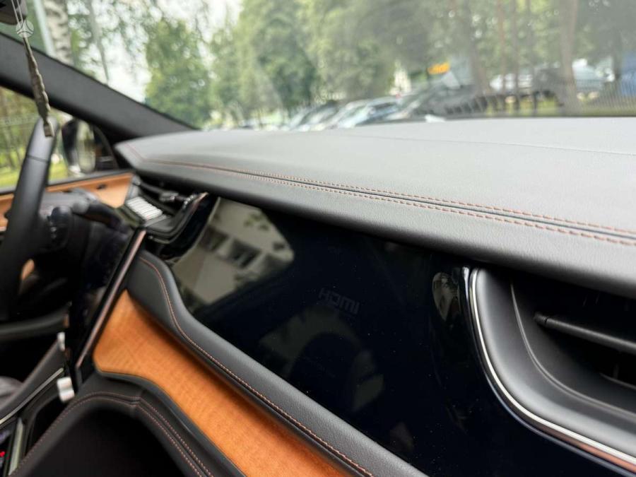 Sarkans Jeep Grand Cherokee 2023 Viļņa, ar dzinēja tilpumu 2.00 L un nobraukumu 26 tūkst. km par 39500 €, foto 45 vietnē AUTOMOTO.COM.LV