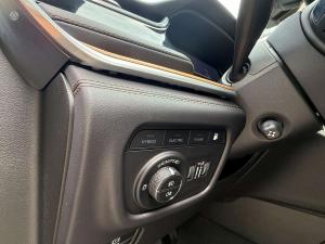 Sarkans Jeep Grand Cherokee 2023 Viļņa, ar dzinēja tilpumu 2.00 L un nobraukumu 26 tūkst. km par 39500 €, foto 48 vietnē AUTOMOTO.COM.LV
