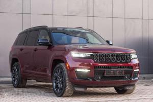 Red Jeep Grand Cherokee 2024 in Klaipeda, with an engine capacity of 5.65 L and mileage of 12 thousand km for 68600 €, photo 4 on AUTOMOTO.COM.LV