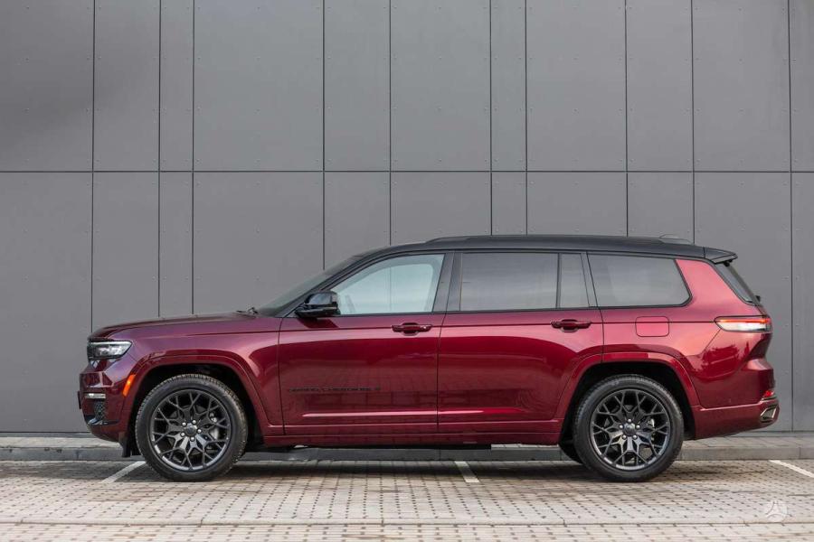 Red Jeep Grand Cherokee 2024 in Klaipeda, with an engine capacity of 5.65 L and mileage of 12 thousand km for 68600 €, photo 6 on AUTOMOTO.COM.LV