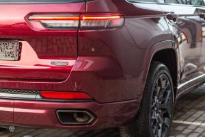 Red Jeep Grand Cherokee 2024 in Klaipeda, with an engine capacity of 5.65 L and mileage of 12 thousand km for 68600 €, photo 9 on AUTOMOTO.COM.LV