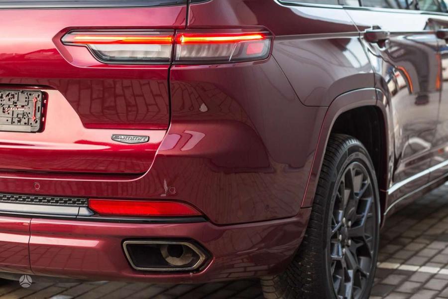 Red Jeep Grand Cherokee 2024 in Klaipeda, with an engine capacity of 5.65 L and mileage of 12 thousand km for 68600 €, photo 9 on AUTOMOTO.COM.LV
