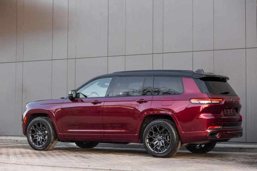 Red Jeep Grand Cherokee 2024 in Klaipeda, with an engine capacity of 5.65 L and mileage of 12 thousand km for 68600 €, photo 11 on AUTOMOTO.COM.LV