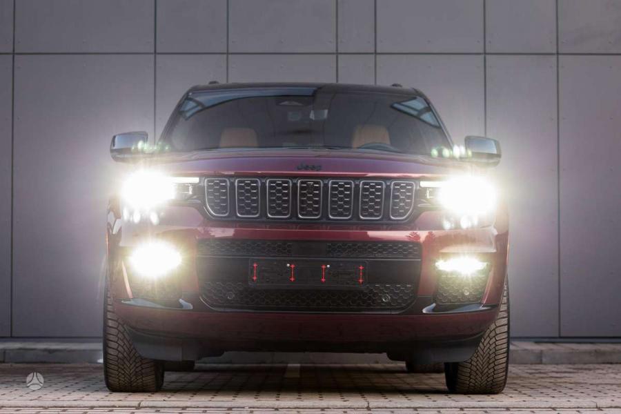Red Jeep Grand Cherokee 2024 in Klaipeda, with an engine capacity of 5.65 L and mileage of 12 thousand km for 68600 €, photo 12 on AUTOMOTO.COM.LV