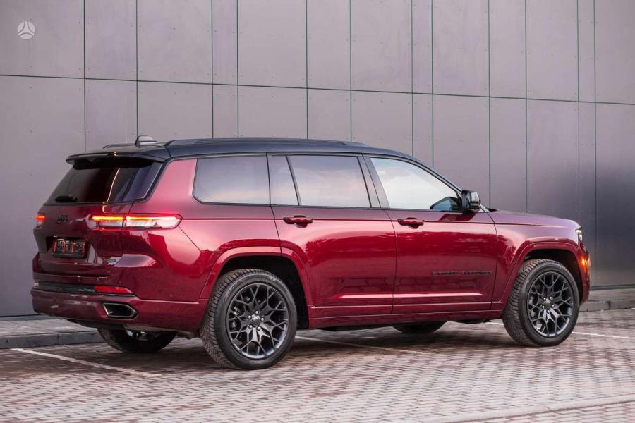 Red Jeep Grand Cherokee 2024 in Klaipeda, with an engine capacity of 5.65 L and mileage of 12 thousand km for 68600 €, photo 13 on AUTOMOTO.COM.LV