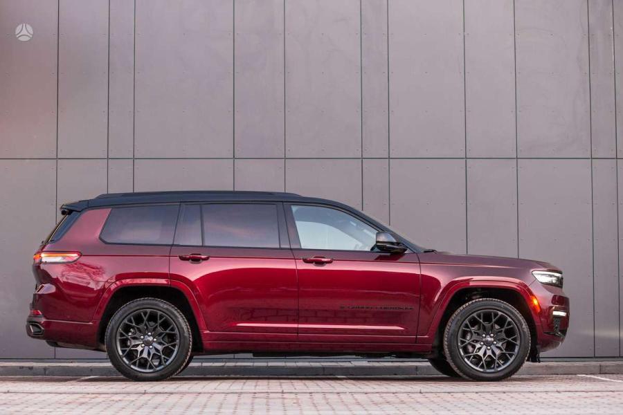 Red Jeep Grand Cherokee 2024 in Klaipeda, with an engine capacity of 5.65 L and mileage of 12 thousand km for 68600 €, photo 14 on AUTOMOTO.COM.LV