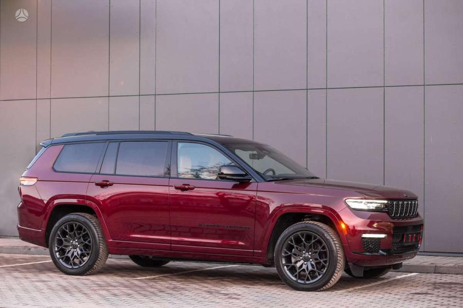 Red Jeep Grand Cherokee 2024 in Klaipeda, with an engine capacity of 5.65 L and mileage of 12 thousand km for 68600 €, photo 15 on AUTOMOTO.COM.LV