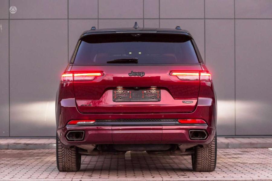 Red Jeep Grand Cherokee 2024 in Klaipeda, with an engine capacity of 5.65 L and mileage of 12 thousand km for 68600 €, photo 16 on AUTOMOTO.COM.LV