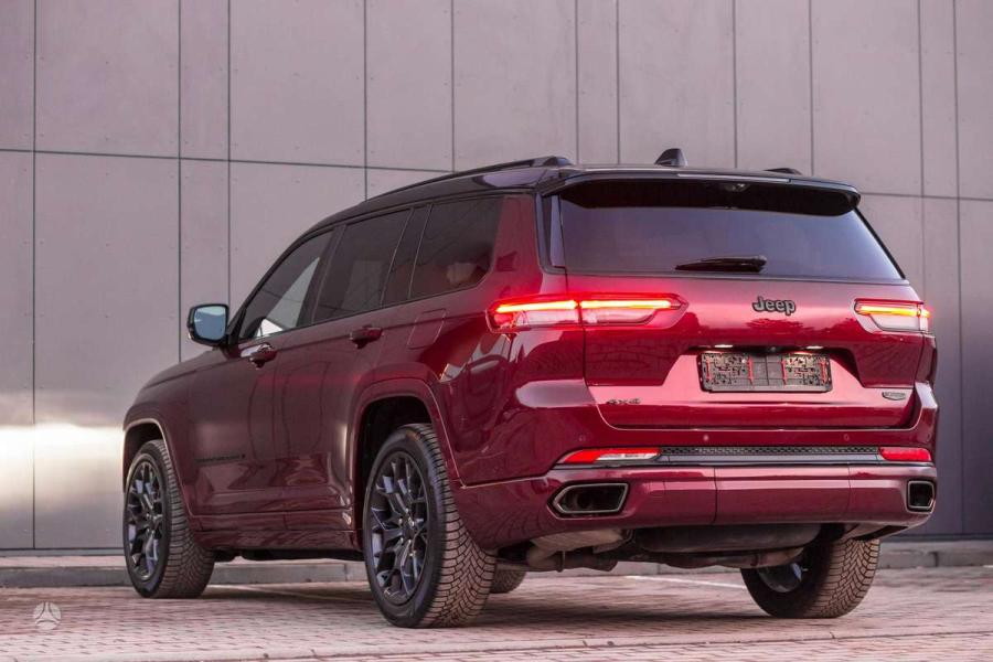 Red Jeep Grand Cherokee 2024 in Klaipeda, with an engine capacity of 5.65 L and mileage of 12 thousand km for 68600 €, photo 17 on AUTOMOTO.COM.LV