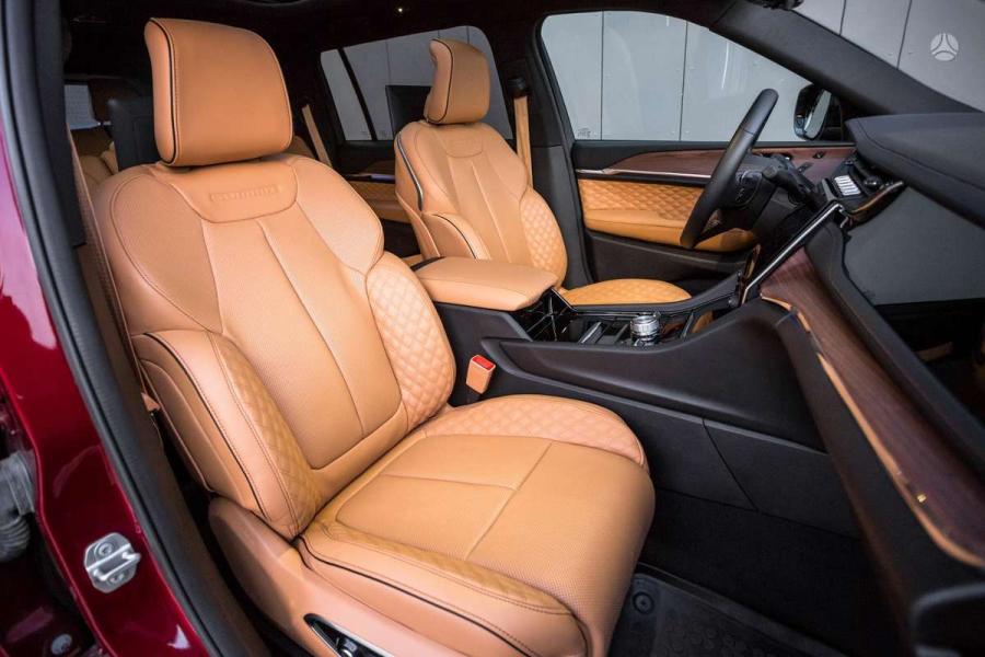Red Jeep Grand Cherokee 2024 in Klaipeda, with an engine capacity of 5.65 L and mileage of 12 thousand km for 68600 €, photo 34 on AUTOMOTO.COM.LV