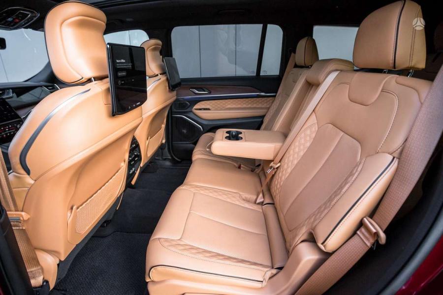 Red Jeep Grand Cherokee 2024 in Klaipeda, with an engine capacity of 5.65 L and mileage of 12 thousand km for 68600 €, photo 38 on AUTOMOTO.COM.LV