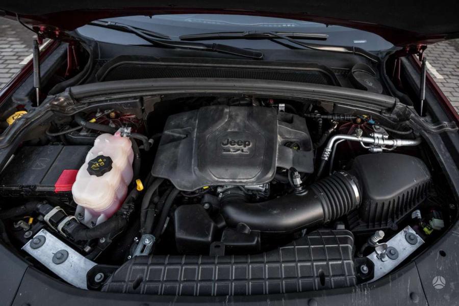 Red Jeep Grand Cherokee 2024 in Klaipeda, with an engine capacity of 5.65 L and mileage of 12 thousand km for 68600 €, photo 43 on AUTOMOTO.COM.LV
