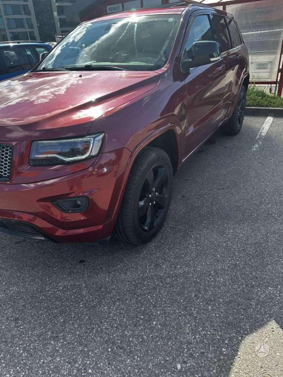 Red Jeep Grand Cherokee 2015 in Vilnius, with an engine capacity of 3.60 L and mileage of 193 thousand km for 14300 €, photo 3 on AUTOMOTO.COM.LV