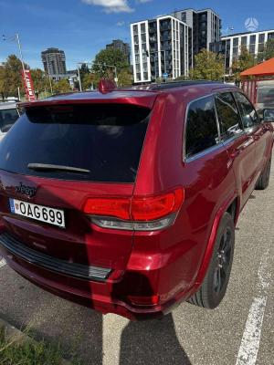 Red Jeep Grand Cherokee 2015 in Vilnius, with an engine capacity of 3.60 L and mileage of 193 thousand km for 14300 €, photo 5 on AUTOMOTO.COM.LV