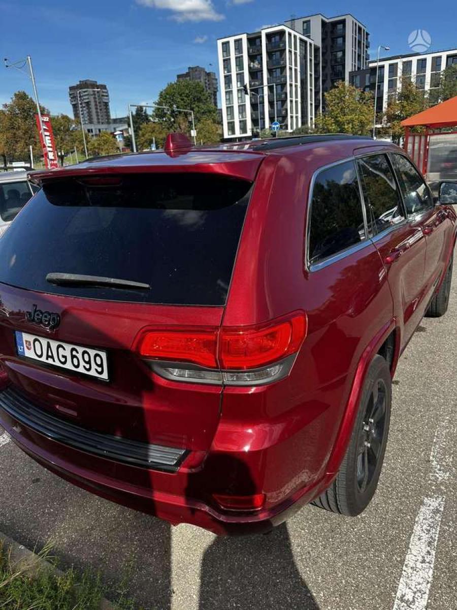 Red Jeep Grand Cherokee 2015 in Vilnius, with an engine capacity of 3.60 L and mileage of 193 thousand km for 14300 €, photo 5 on AUTOMOTO.COM.LV