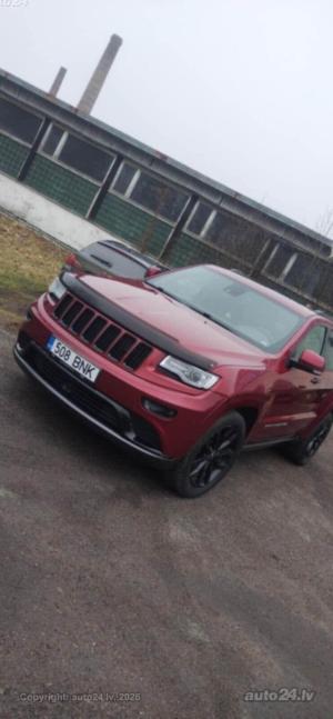 Sarkans Jeep Grand Cherokee 2015 Tallina, ar dzinēja tilpumu 3.00 L un nobraukumu 323 tūkst. km par 13640 €, foto  vietnē AUTOMOTO.COM.LV