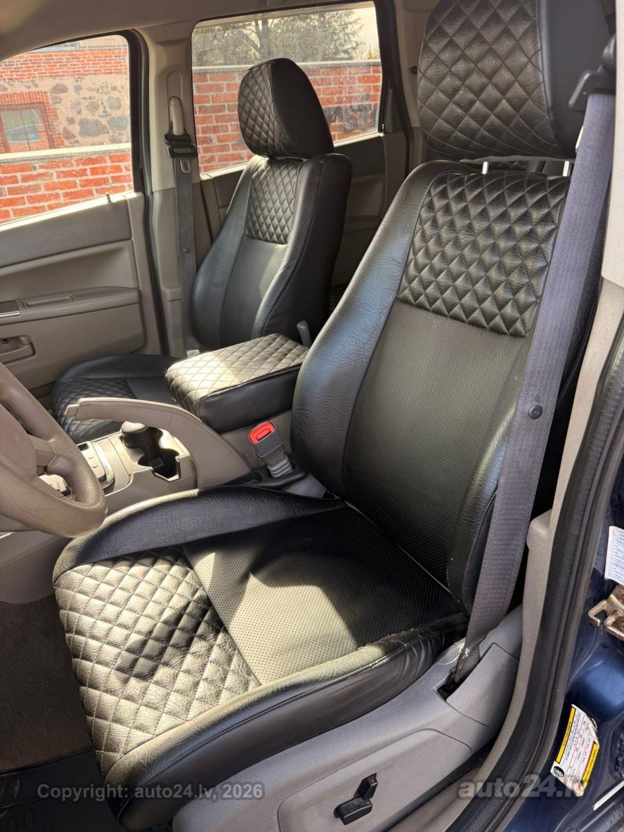 Jeep Grand Cherokee 2005 in Tartu, with an engine capacity of 3.70 L and mileage of 260 thousand km for 2499 €, photo 8 on AUTOMOTO.COM.LV