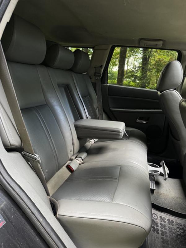 Jeep Grand Cherokee 2005 in Kivioli, with an engine capacity of 3.00 L and mileage of 277 thousand km for 2850 €, photo 9 on AUTOMOTO.COM.LV