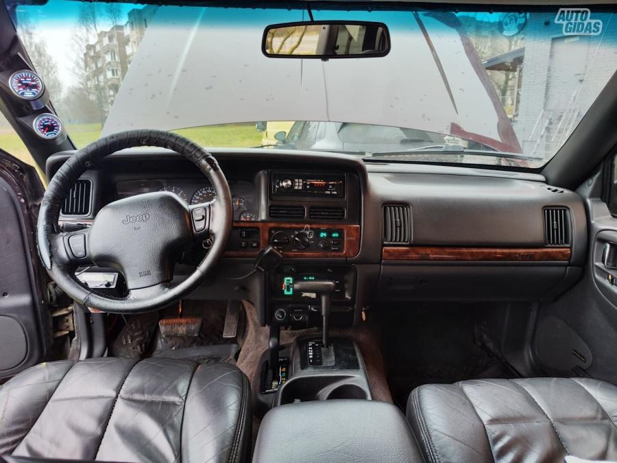 Violet Jeep Grand Cherokee 1996 in Vilnius, with an engine capacity of 5.20 L and mileage of 340 thousand km for 4600 €, photo 6 on AUTOMOTO.COM.LV