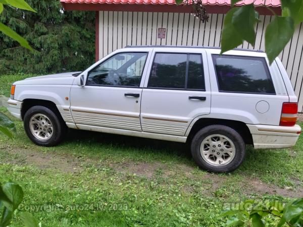 White Jeep Grand Cherokee 1994 in Tallinn, with an engine capacity of 5.20 L and mileage of 312 thousand km for 3400 €, photo 3 on AUTOMOTO.COM.LV