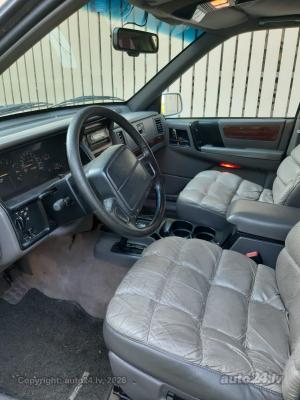 Balts Jeep Grand Cherokee 1994 Tallina, ar dzinēja tilpumu 5.20 L un nobraukumu 312 tūkst. km par 3400 €, foto 7 vietnē AUTOMOTO.COM.LV