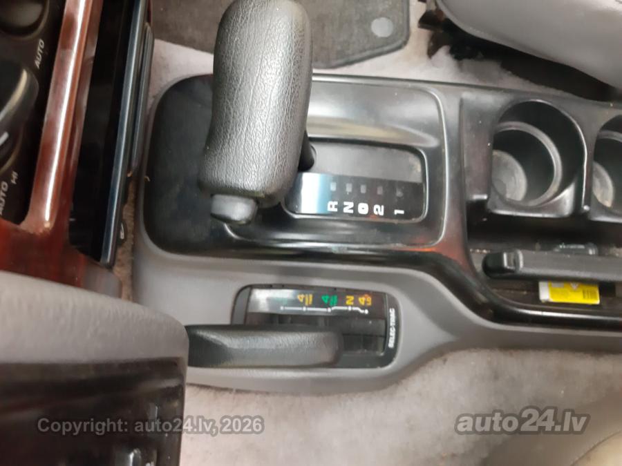 Balts Jeep Grand Cherokee 1994 Tallina, ar dzinēja tilpumu 5.20 L un nobraukumu 312 tūkst. km par 3400 €, foto 9 vietnē AUTOMOTO.COM.LV