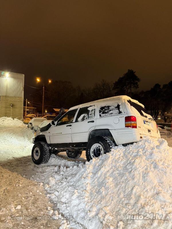 Белый Джип Гранд Чероки 1996 в Таллин, объемом двигателя 5.20 л и пробегом 0 тыс. км за 3500 €, фото 2 на AUTOMOTO.COM.LV